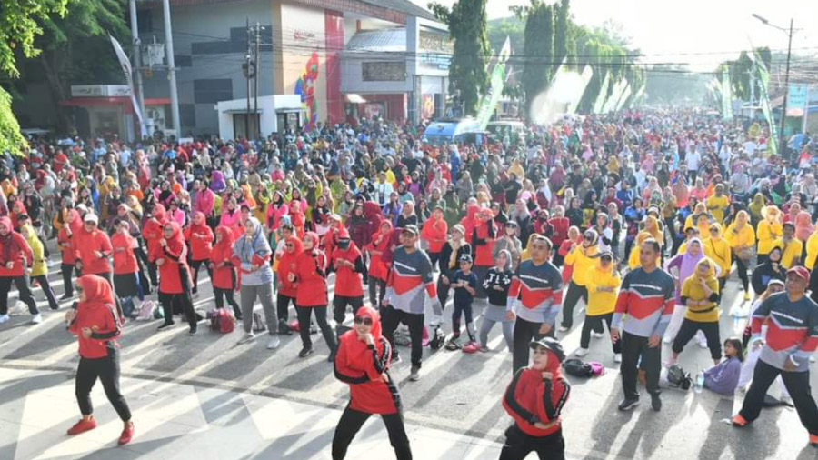 Senam Massal Kolaborasi Pemkab Sumenep dan Perwosi untuk Tingkatkan ...